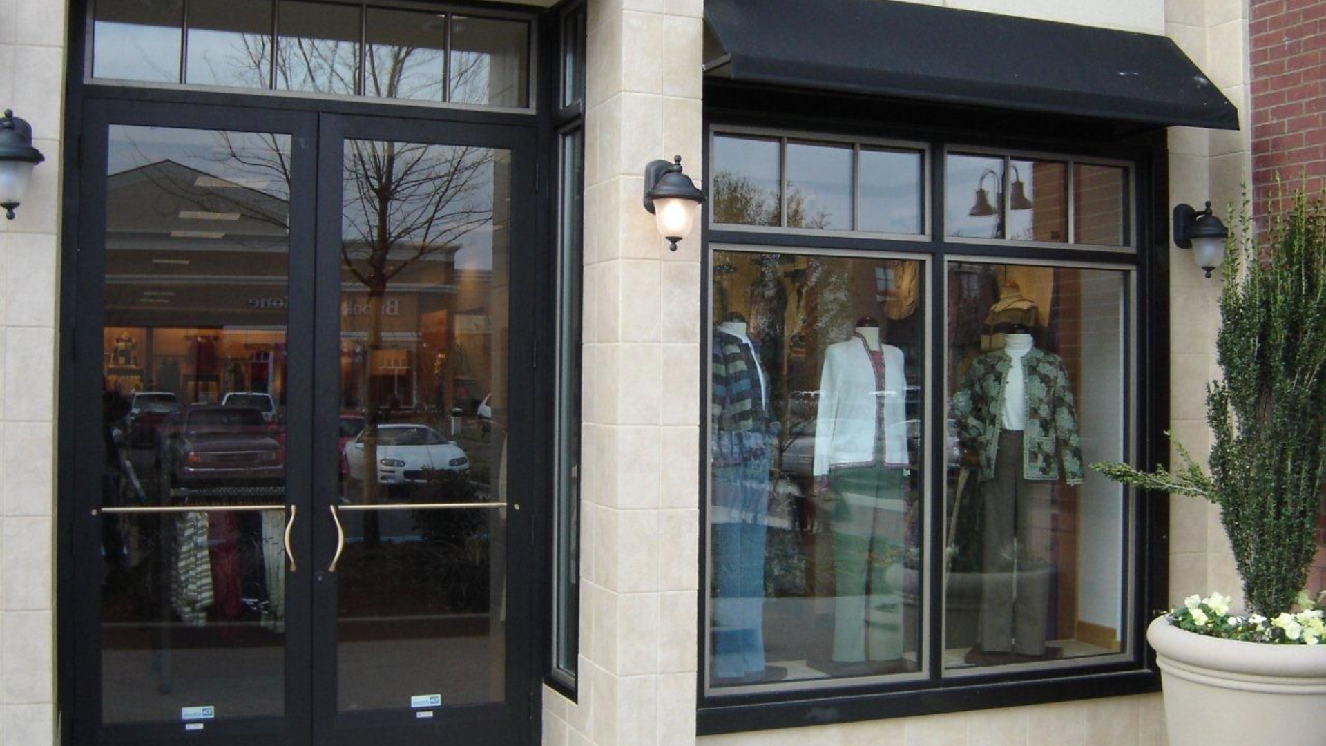 Glass for Storefront: Why It’s the Best Choice for Businesses